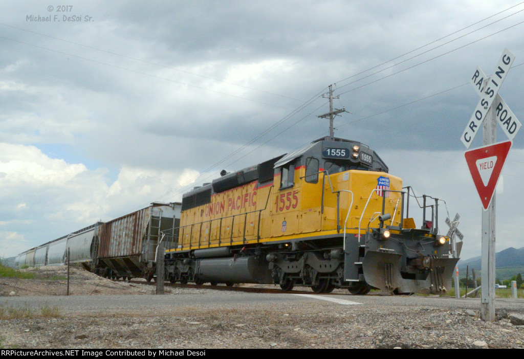 UP SD-40N #1555 leads the southbound Cache Valley Local (LUG-41C) as it approaches the Cannibal ...
